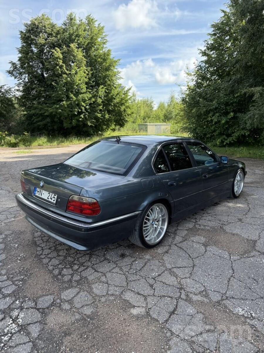 Grey BMW 730 2001 in Liepaja, with an engine capacity of 3.00 L and mileage of 414 thousand km for 4650 €, photo 6 on AUTOMOTO.COM.LV