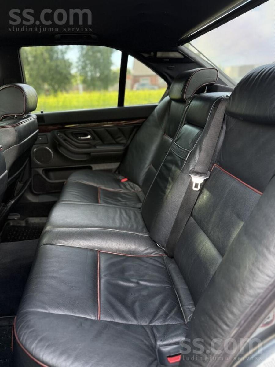 Grey BMW 730 2001 in Liepaja, with an engine capacity of 3.00 L and mileage of 414 thousand km for 4650 €, photo 12 on AUTOMOTO.COM.LV