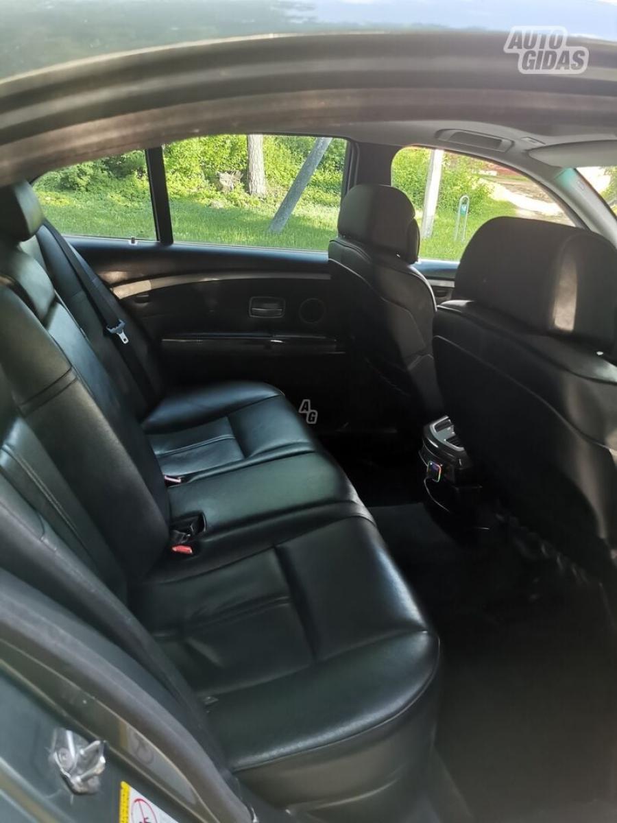 Grey BMW 730 2003 in Vilnius, with an engine capacity of 3.00 L and mileage of 429 thousand km for 2950 €, photo 13 on AUTOMOTO.COM.LV