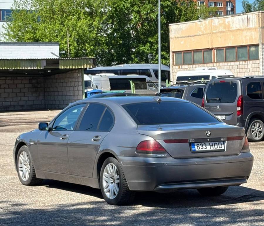 Grey BMW 730 2003 in Narva, with an engine capacity of 3.00 L and mileage of 321 thousand km for 2990 €, photo 1 on AUTOMOTO.COM.LV