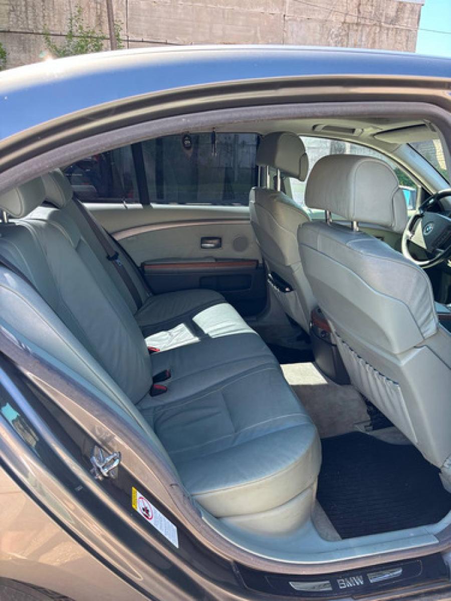 Grey BMW 730 2003 in Narva, with an engine capacity of 3.00 L and mileage of 321 thousand km for 2990 €, photo 10 on AUTOMOTO.COM.LV