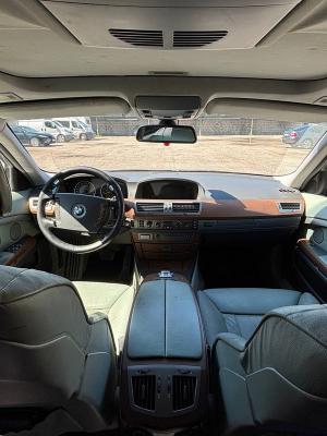 Grey BMW 730 2003 in Narva, with an engine capacity of 3.00 L and mileage of 321 thousand km for 2990 €, photo 18 on AUTOMOTO.COM.LV