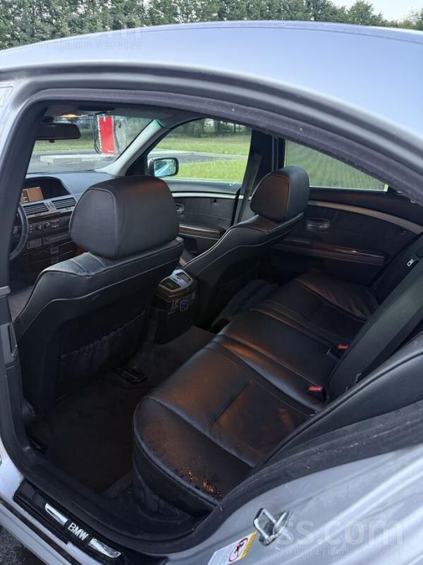Grey BMW 730 2003 in Liepaja, with an engine capacity of 3.00 L and mileage of 306 thousand km for 1800 €, photo 6 on AUTOMOTO.COM.LV