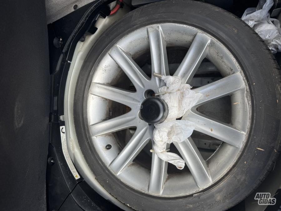 Grey BMW 730 2003 in Panevezys, with an engine capacity of 3.00 L and mileage of 0 thousand km for 2500 €, photo 18 on AUTOMOTO.COM.LV