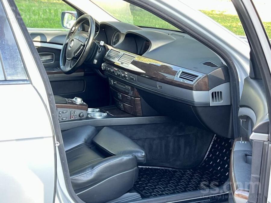 Pelēks BMW 730 2003 Jelgava, ar dzinēja tilpumu 3.00 L un nobraukumu 351 tūkst. km par 3150 €, foto 14 vietnē AUTOMOTO.COM.LV