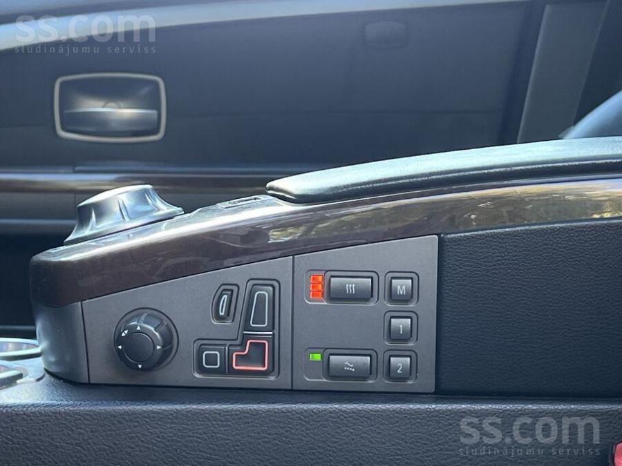 Pelēks BMW 730 2003 Jelgava, ar dzinēja tilpumu 3.00 L un nobraukumu 351 tūkst. km par 3150 €, foto 17 vietnē AUTOMOTO.COM.LV