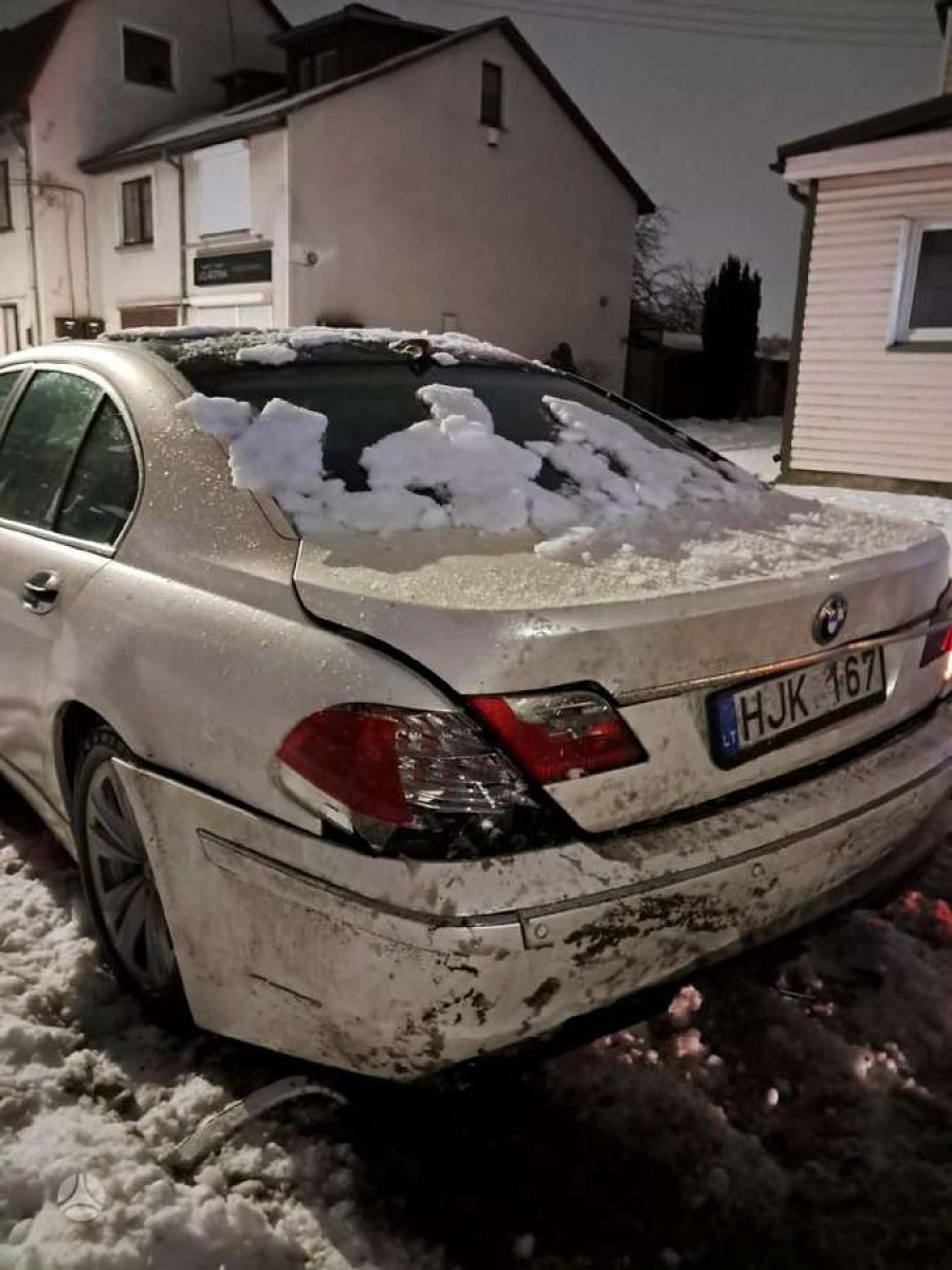Pelēks BMW 730 2004 Kauņa, ar dzinēja tilpumu 2.99 L un nobraukumu 500 tūkst. km par 1500 €, foto 4 vietnē AUTOMOTO.COM.LV