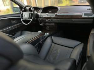 Grey BMW 730 2004 in Jurmala, with an engine capacity of 3.00 L and mileage of 347 thousand km for 2990 €, photo 6 on AUTOMOTO.COM.LV