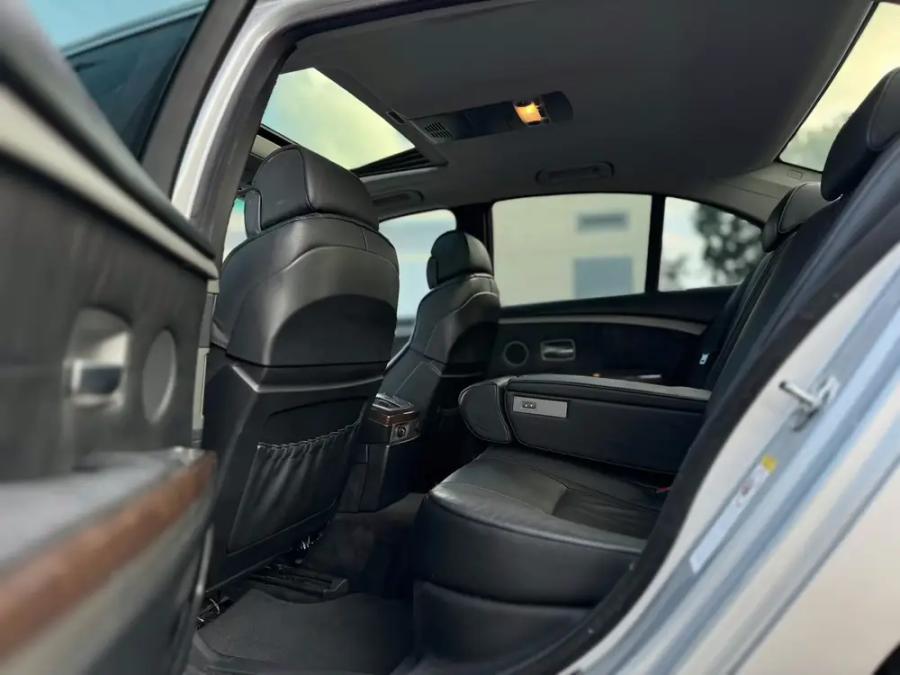 Grey BMW 730 2004 in Jurmala, with an engine capacity of 3.00 L and mileage of 347 thousand km for 2990 €, photo 8 on AUTOMOTO.COM.LV