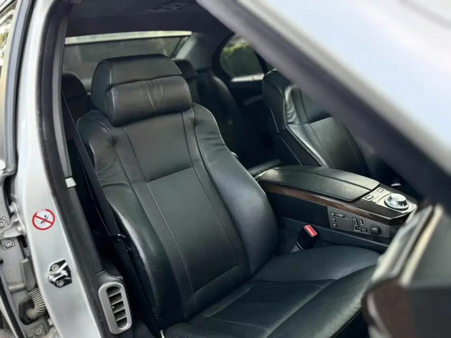Grey BMW 730 2004 in Jurmala, with an engine capacity of 3.00 L and mileage of 347 thousand km for 2990 €, photo 11 on AUTOMOTO.COM.LV