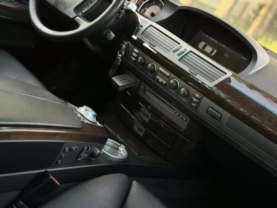 Grey BMW 730 2004 in Jurmala, with an engine capacity of 3.00 L and mileage of 347 thousand km for 2990 €, photo 13 on AUTOMOTO.COM.LV