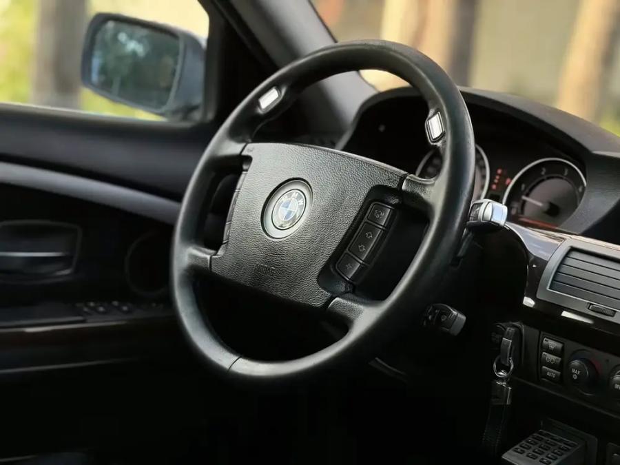 Grey BMW 730 2004 in Jurmala, with an engine capacity of 3.00 L and mileage of 347 thousand km for 2990 €, photo 14 on AUTOMOTO.COM.LV