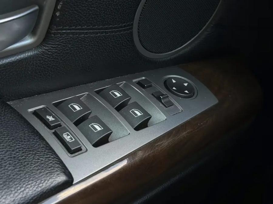 Grey BMW 730 2004 in Jurmala, with an engine capacity of 3.00 L and mileage of 347 thousand km for 2990 €, photo 17 on AUTOMOTO.COM.LV