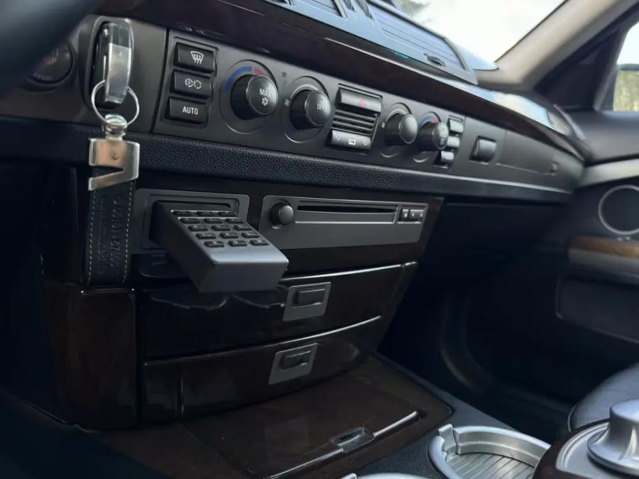 Grey BMW 730 2004 in Jurmala, with an engine capacity of 3.00 L and mileage of 347 thousand km for 2990 €, photo 21 on AUTOMOTO.COM.LV