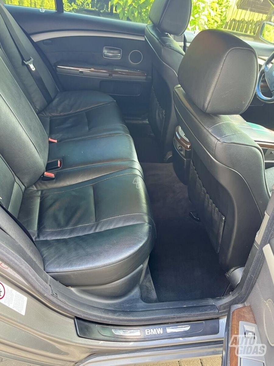 Grey BMW 730 2004 in Kaunas, with an engine capacity of 3.00 L and mileage of 422 thousand km for 1999 €, photo 13 on AUTOMOTO.COM.LV