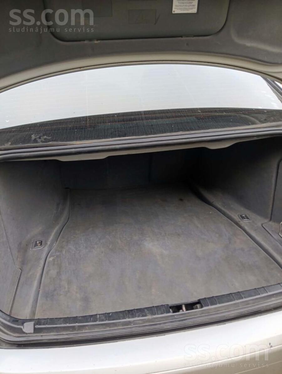 Grey BMW 730 2004 in Talsi, with an engine capacity of 3.00 L and mileage of 367 thousand km for 1850 €, photo 10 on AUTOMOTO.COM.LV