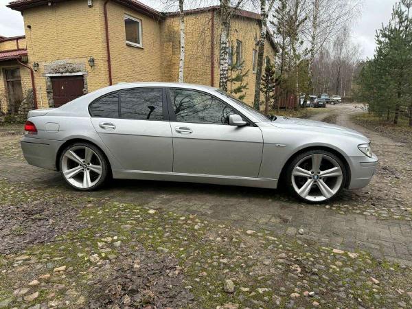 Pelēks BMW 730 2005 Viļņa, ar dzinēja tilpumu 2.99 L un nobraukumu 355 tūkst. km par 4250 €, foto 4 vietnē AUTOMOTO.COM.LV
