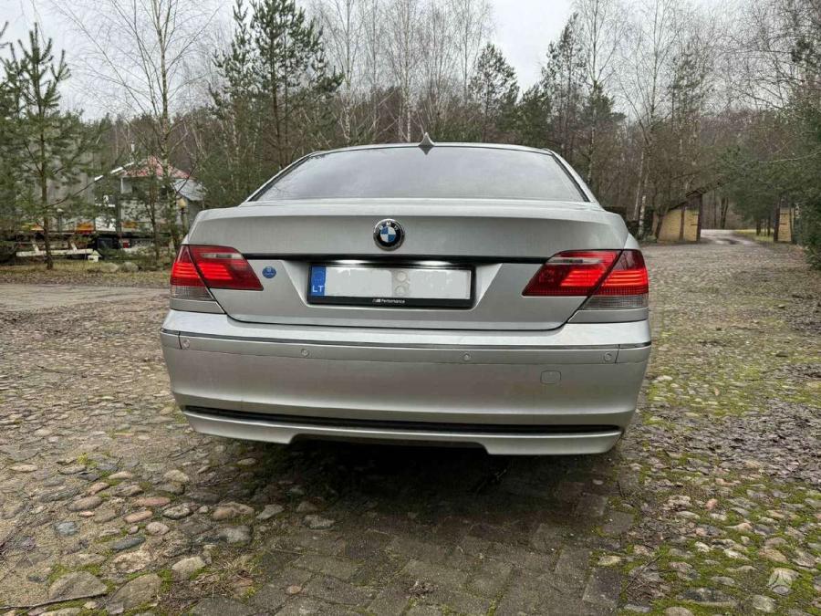 Grey BMW 730 2005 in Vilnius, with an engine capacity of 2.99 L and mileage of 355 thousand km for 4250 €, photo 6 on AUTOMOTO.COM.LV
