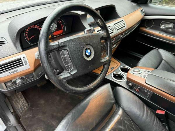 Pelēks BMW 730 2005 Viļņa, ar dzinēja tilpumu 2.99 L un nobraukumu 355 tūkst. km par 4250 €, foto 10 vietnē AUTOMOTO.COM.LV
