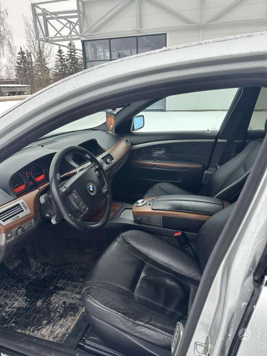 Pelēks BMW 730 2005 Naujoji Akmenė, ar dzinēja tilpumu 2.99 L un nobraukumu 355 tūkst. km par 2450 €, foto 6 vietnē AUTOMOTO.COM.LV