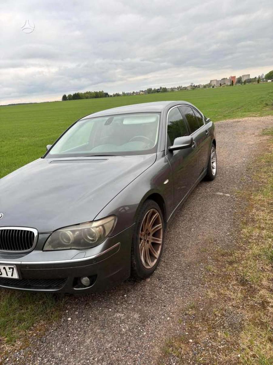 Grey BMW 730 2005 in Salcininkai, with an engine capacity of 3.00 L and mileage of 275 thousand km for 2999 €, photo 3 on AUTOMOTO.COM.LV