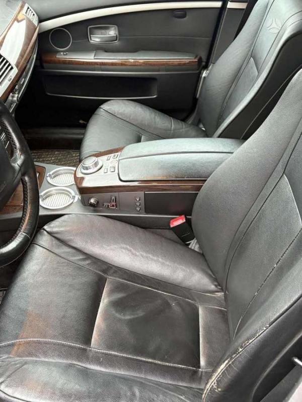 Grey BMW 730 2005 in Salcininkai, with an engine capacity of 3.00 L and mileage of 275 thousand km for 2999 €, photo 5 on AUTOMOTO.COM.LV