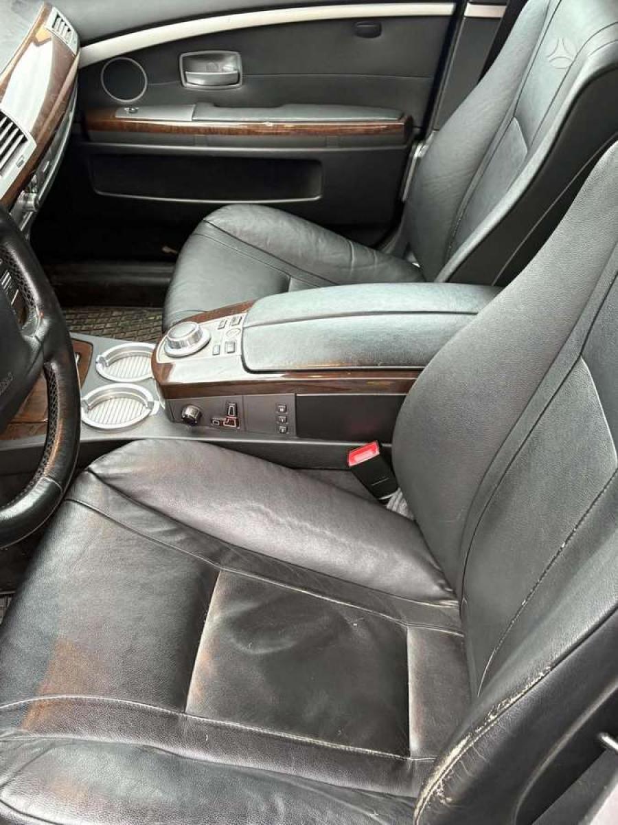 Grey BMW 730 2005 in Salcininkai, with an engine capacity of 3.00 L and mileage of 275 thousand km for 2999 €, photo 6 on AUTOMOTO.COM.LV