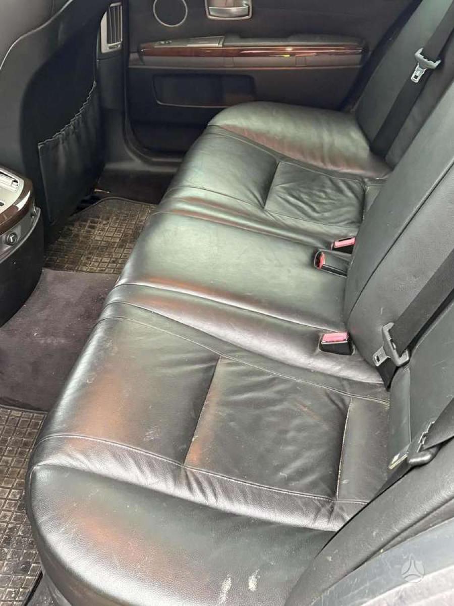 Grey BMW 730 2005 in Salcininkai, with an engine capacity of 3.00 L and mileage of 275 thousand km for 2999 €, photo 7 on AUTOMOTO.COM.LV