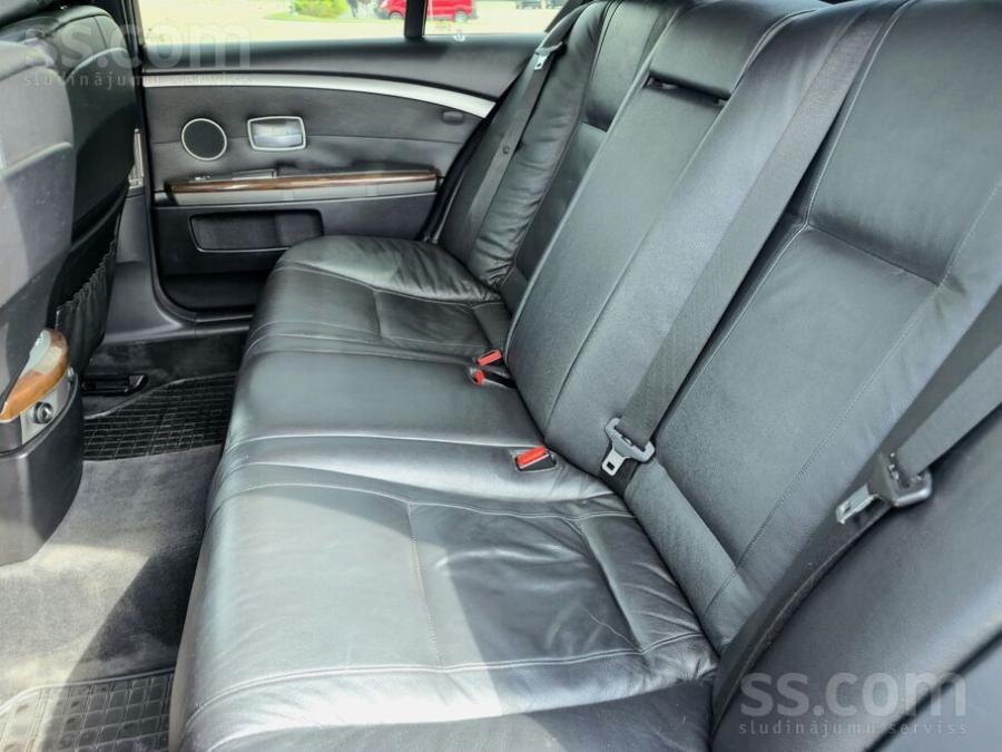 Grey BMW 730 2005 in Riga, with an engine capacity of 3.00 L and mileage of 408 thousand km for 5900 €, photo 8 on AUTOMOTO.COM.LV