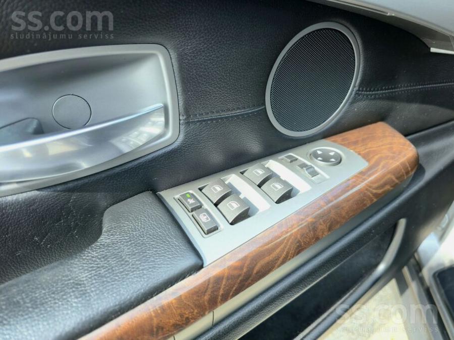 Grey BMW 730 2005 in Riga, with an engine capacity of 3.00 L and mileage of 408 thousand km for 5900 €, photo 13 on AUTOMOTO.COM.LV