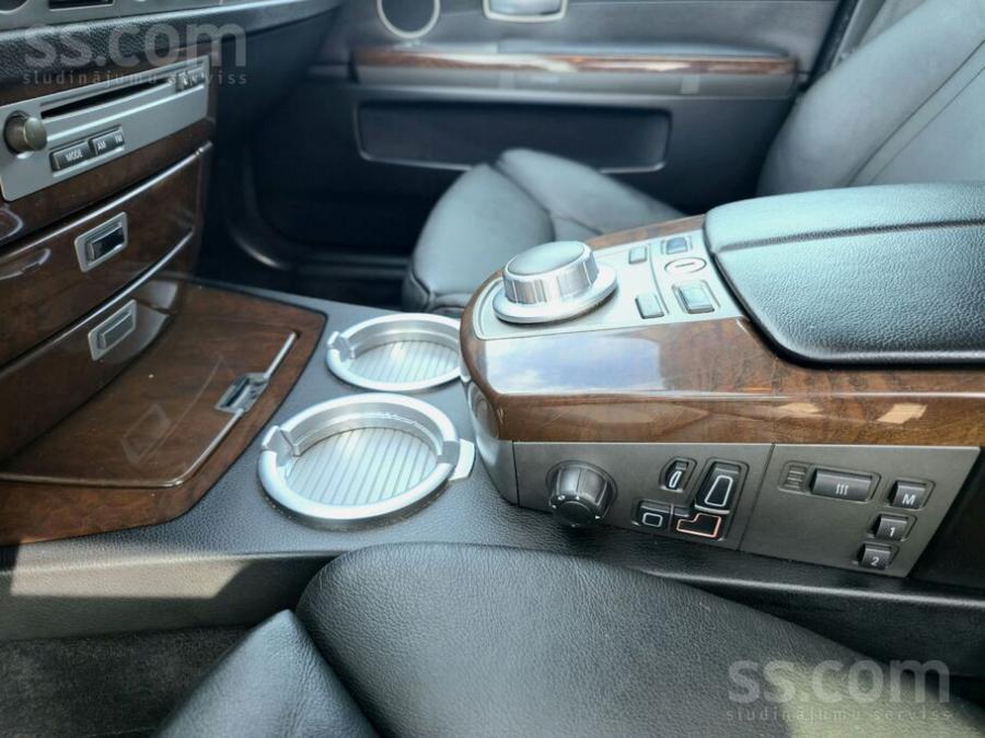 Grey BMW 730 2005 in Riga, with an engine capacity of 3.00 L and mileage of 408 thousand km for 5900 €, photo 15 on AUTOMOTO.COM.LV