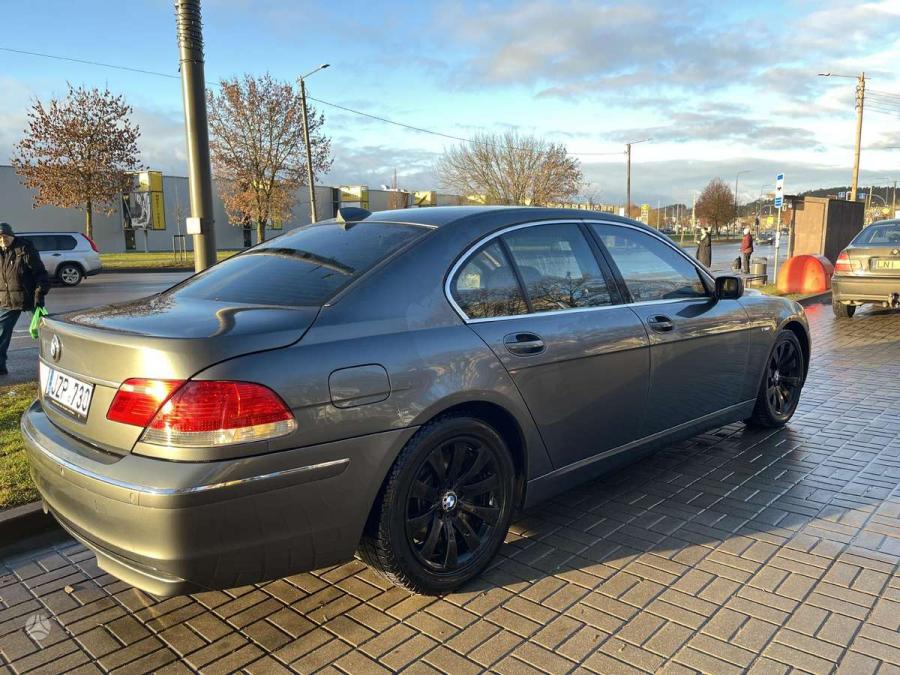 Grey BMW 730 2006 in Kaunas, with an engine capacity of 3.00 L and mileage of 460 thousand km for 3000 €, photo 4 on AUTOMOTO.COM.LV
