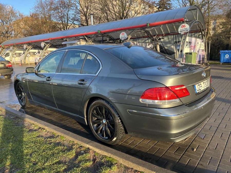 Grey BMW 730 2006 in Kaunas, with an engine capacity of 3.00 L and mileage of 460 thousand km for 3000 €, photo 5 on AUTOMOTO.COM.LV