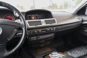 Grey BMW 730 2006 in Riga, with an engine capacity of 3.00 L and mileage of 318 thousand km for 5590 €, photo 19 on AUTOMOTO.COM.LV
