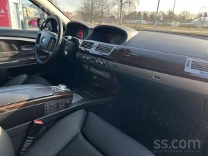 Pelēks BMW 730 2006 Rīga, ar dzinēja tilpumu 3.00 L un nobraukumu 262 tūkst. km par 6500 €, foto 16 vietnē AUTOMOTO.COM.LV