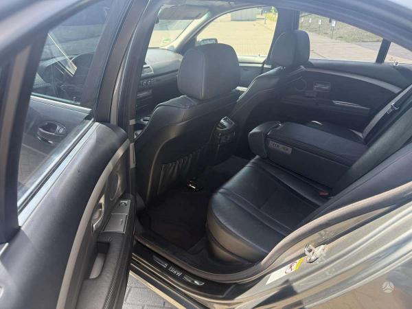 Grey BMW 730 2006 in Vilnius, with an engine capacity of 2.99 L and mileage of 350 thousand km for 2999 €, photo 4 on AUTOMOTO.COM.LV