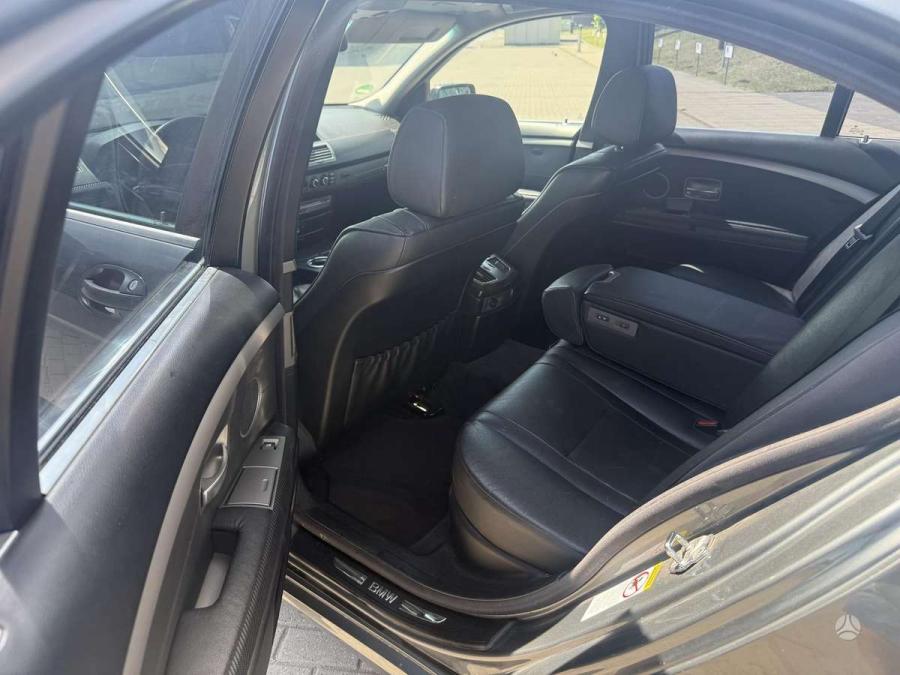 Pelēks BMW 730 2006 Viļņa, ar dzinēja tilpumu 2.99 L un nobraukumu 350 tūkst. km par 2999 €, foto 5 vietnē AUTOMOTO.COM.LV