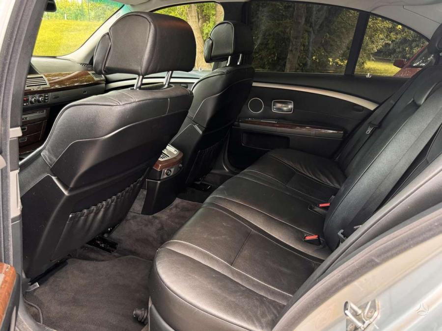 Grey BMW 730 2006 in Vilnius, with an engine capacity of 2.99 L and mileage of 336 thousand km for 3250 €, photo 13 on AUTOMOTO.COM.LV