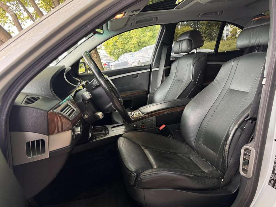 Grey BMW 730 2006 in Vilnius, with an engine capacity of 2.99 L and mileage of 336 thousand km for 3250 €, photo 17 on AUTOMOTO.COM.LV