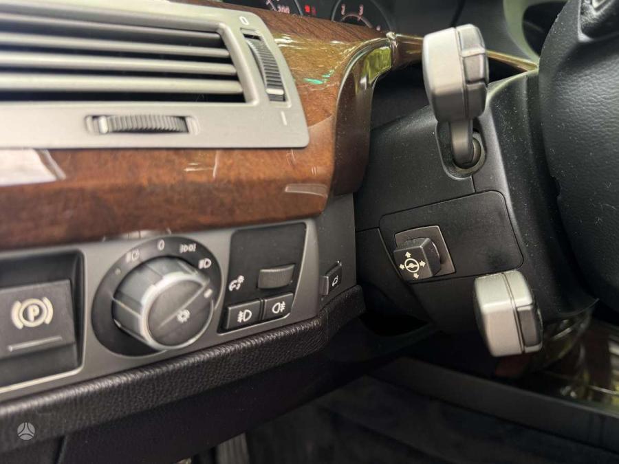 Grey BMW 730 2006 in Vilnius, with an engine capacity of 2.99 L and mileage of 336 thousand km for 2999 €, photo 10 on AUTOMOTO.COM.LV