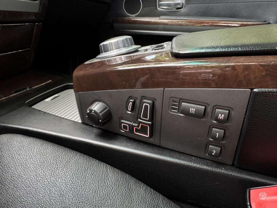 Grey BMW 730 2006 in Vilnius, with an engine capacity of 2.99 L and mileage of 336 thousand km for 2999 €, photo 11 on AUTOMOTO.COM.LV