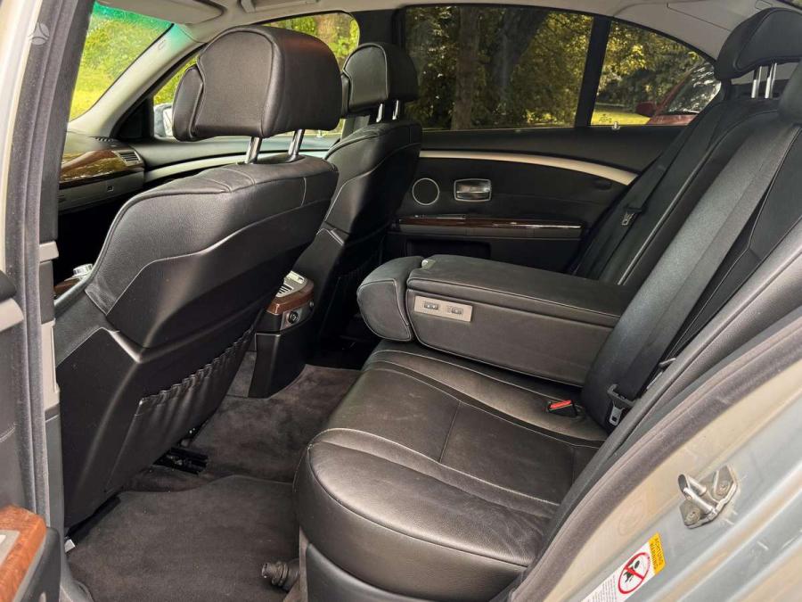 Grey BMW 730 2006 in Vilnius, with an engine capacity of 2.99 L and mileage of 336 thousand km for 2999 €, photo 15 on AUTOMOTO.COM.LV