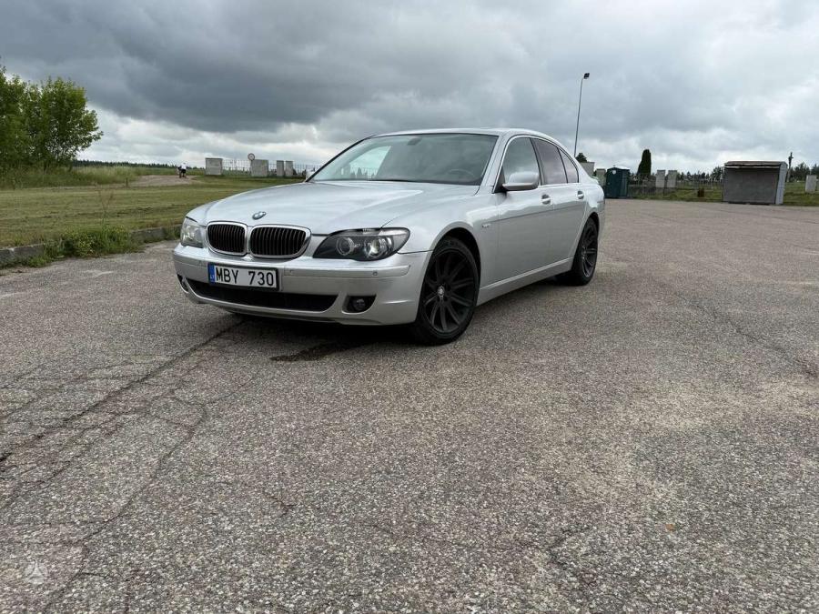 Grey BMW 730 2006 in Vilnius, with an engine capacity of 2.99 L and mileage of 330 thousand km for 3600 €, photo 9 on AUTOMOTO.COM.LV