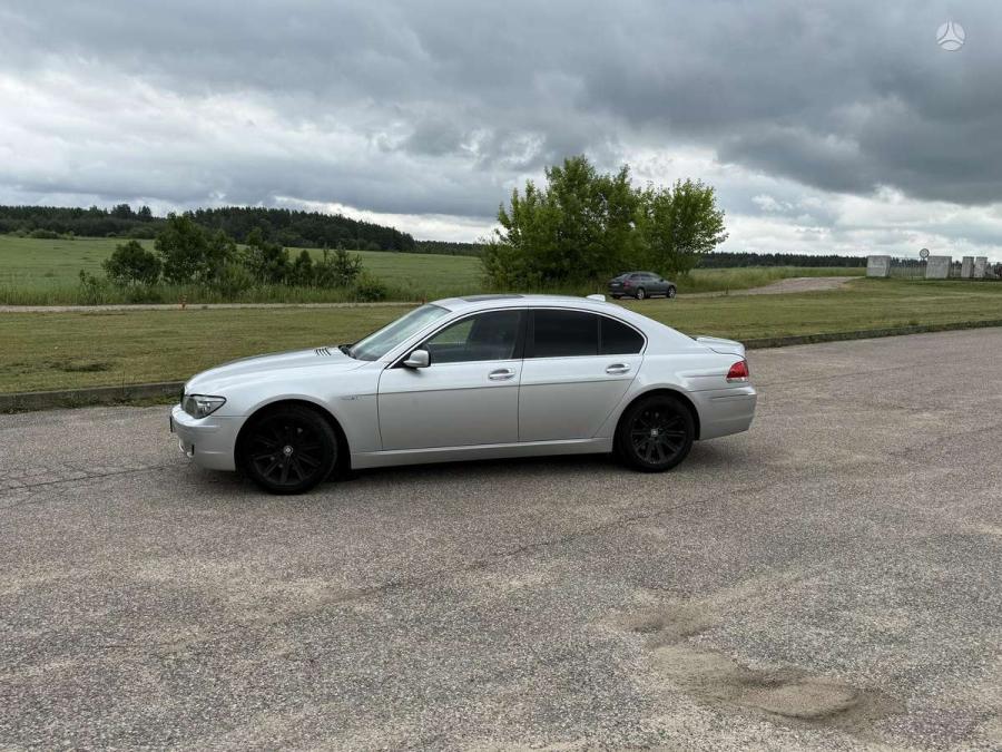 Grey BMW 730 2006 in Vilnius, with an engine capacity of 2.99 L and mileage of 330 thousand km for 3600 €, photo 17 on AUTOMOTO.COM.LV