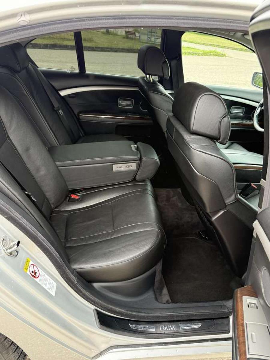 Grey BMW 730 2006 in Vilnius, with an engine capacity of 2.99 L and mileage of 330 thousand km for 3600 €, photo 19 on AUTOMOTO.COM.LV