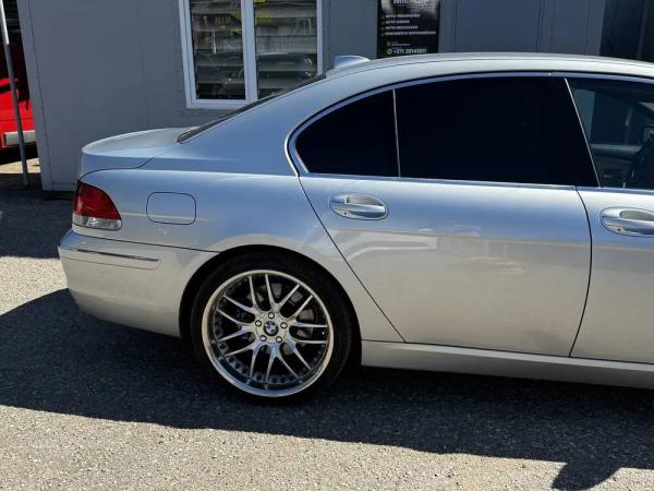 Pelēks BMW 730 2006 Daugavpils, ar dzinēja tilpumu 3.00 L un nobraukumu 310 tūkst. km par 5300 €, foto 8 vietnē AUTOMOTO.COM.LV