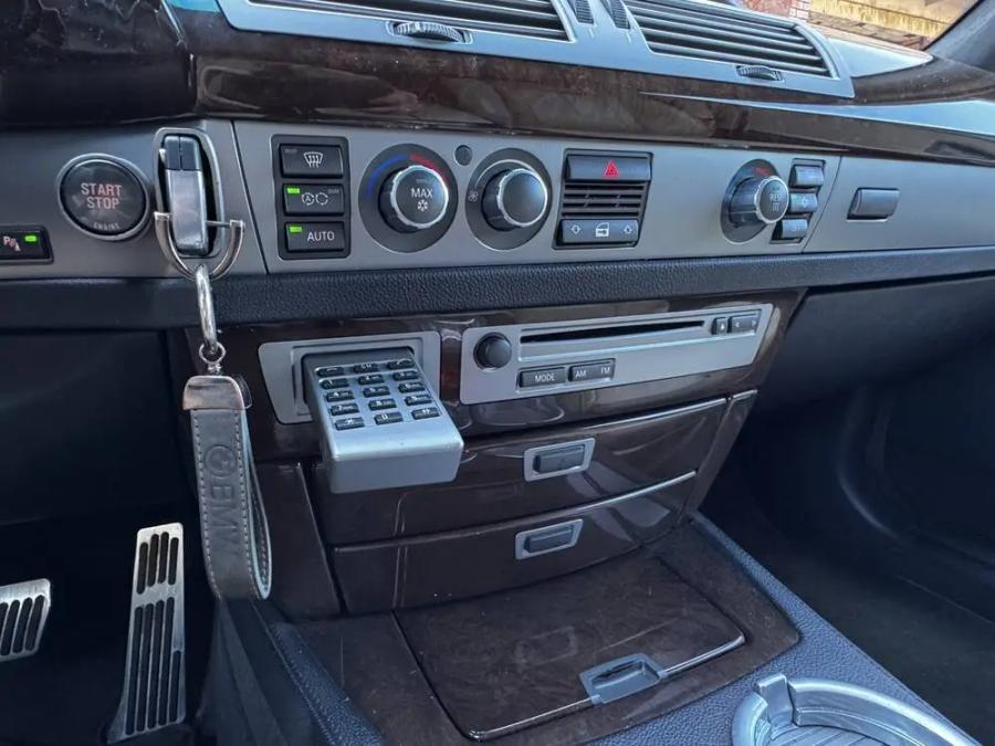 Pelēks BMW 730 2006 Daugavpils, ar dzinēja tilpumu 3.00 L un nobraukumu 310 tūkst. km par 5300 €, foto 18 vietnē AUTOMOTO.COM.LV