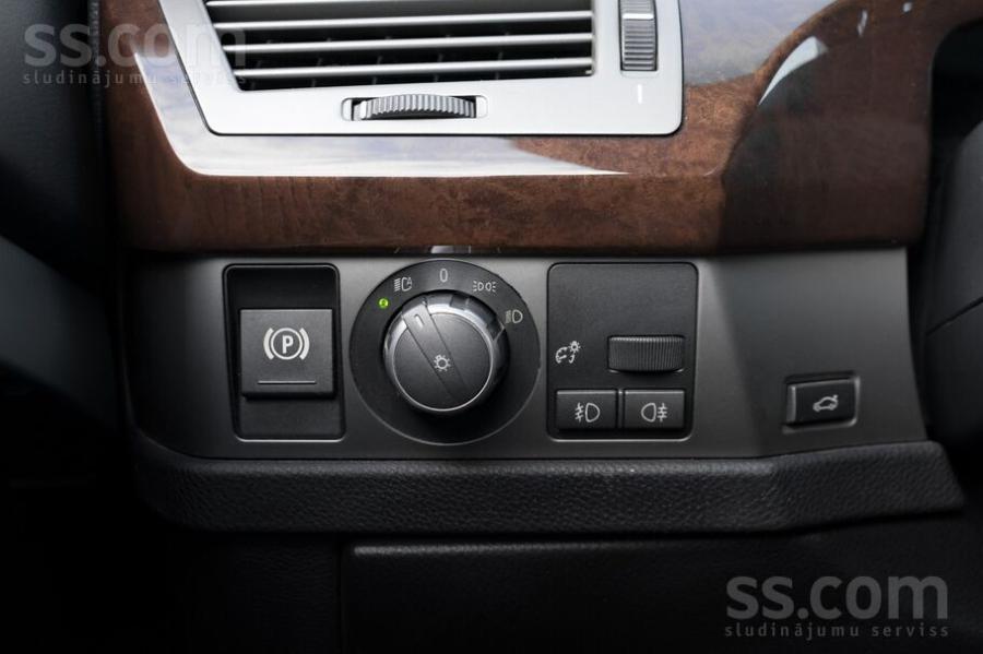 Grey BMW 730 2007 in Riga, with an engine capacity of 3.00 L and mileage of 352 thousand km for 5500 €, photo 29 on AUTOMOTO.COM.LV