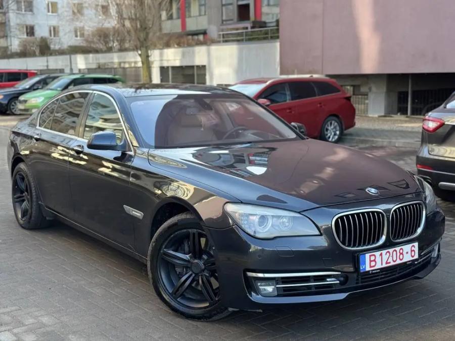 Grey BMW 730 2008 in Riga, with an engine capacity of 3.00 L and mileage of 345 thousand km for 8990 €, photo 1 on AUTOMOTO.COM.LV