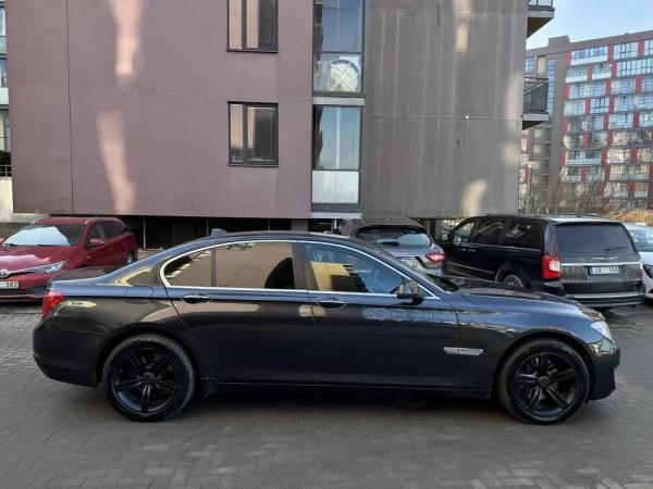 Pelēks BMW 730 2008 Rīga, ar dzinēja tilpumu 3.00 L un nobraukumu 345 tūkst. km par 8990 €, foto 3 vietnē AUTOMOTO.COM.LV